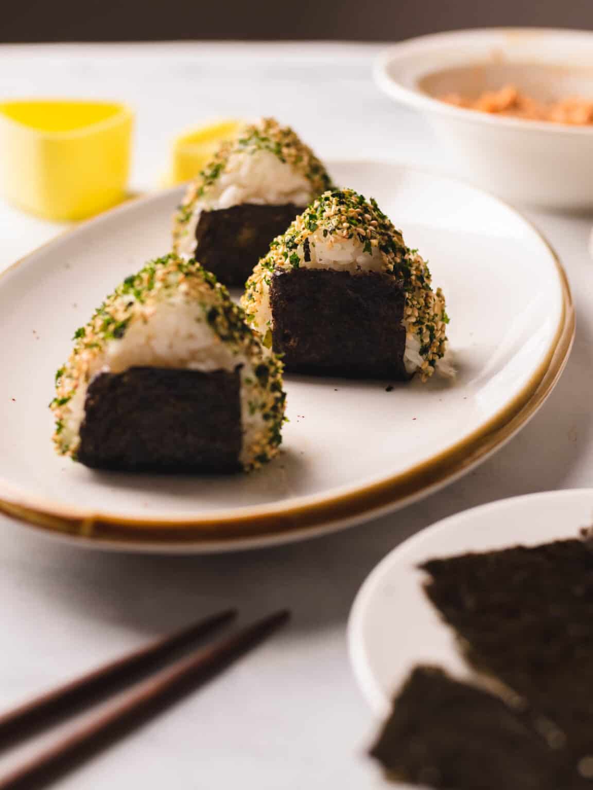 Easy Salmon Onigiri (Japanese Salmon Rice Balls)