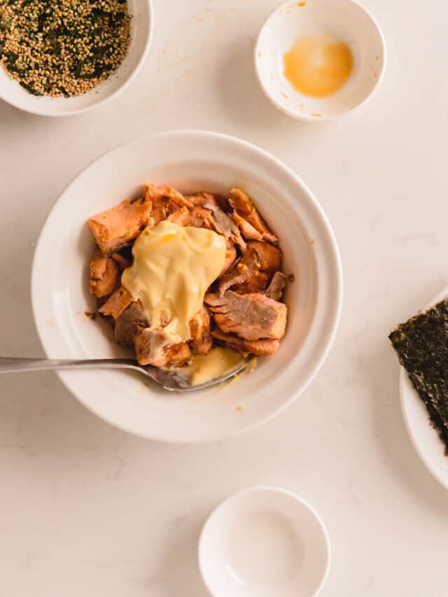 Easy Salmon Onigiri (Japanese Salmon Rice Balls)