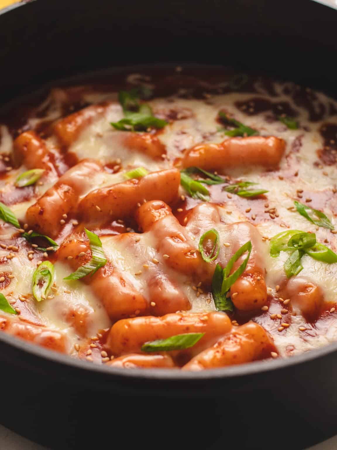 Easy Cheese Tteokbokki (Korean Rice Cake Recipe)
